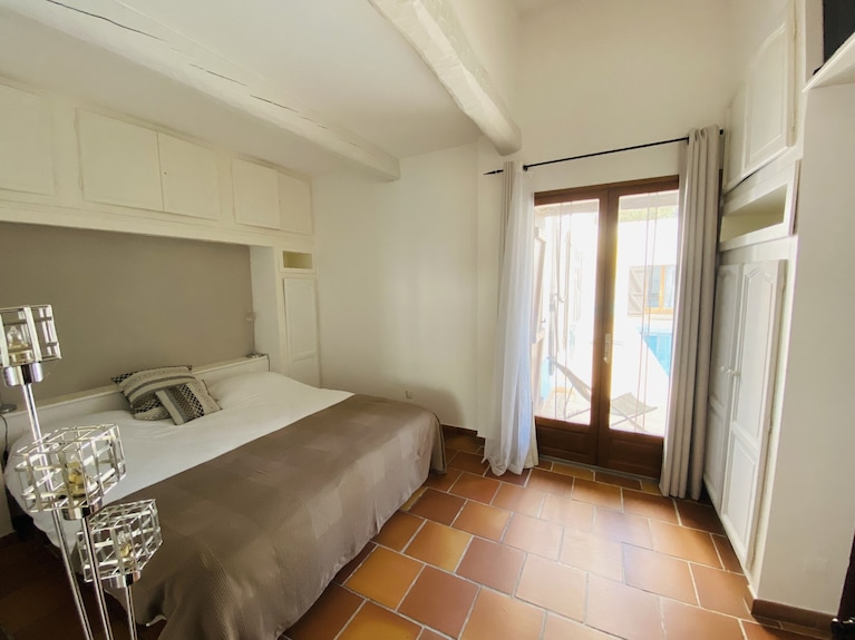 Azur-appartamento-tradizionale-bagno Privato Con Vasca-vista Piscina - Carqueiranne