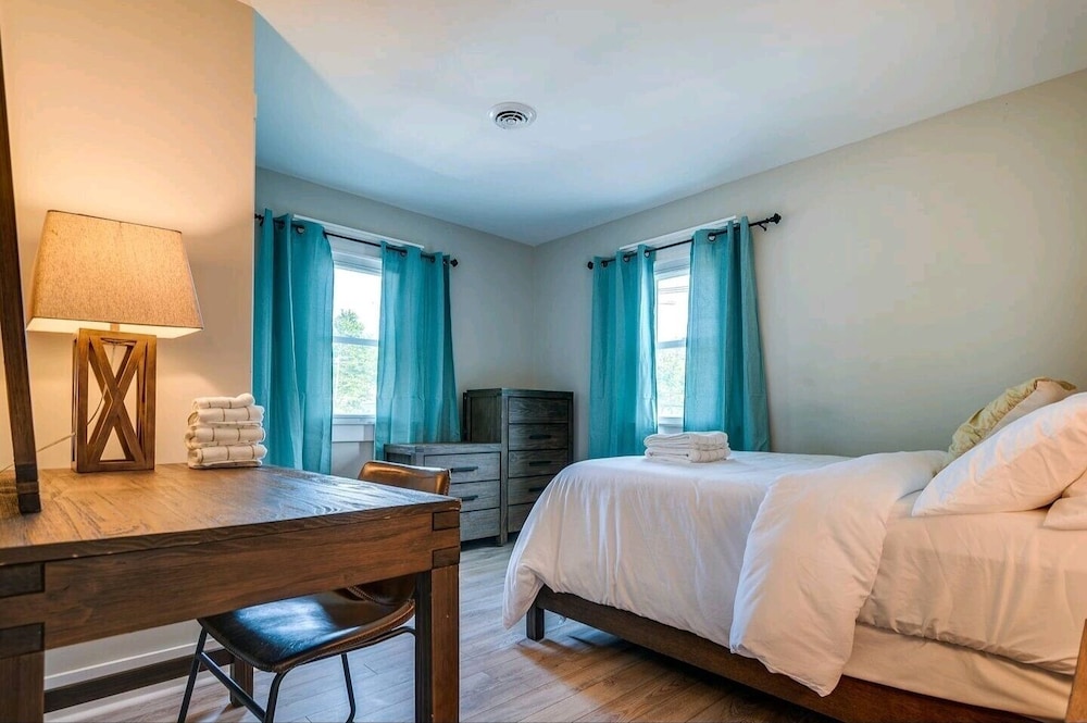 Downtwn Stylish 3br/2ba With Exclusive Parking In Annapolis-usna Stadium - Annapolis, MD