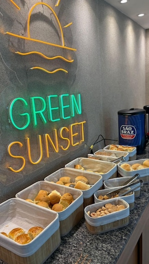 Pequeno-almoço tipo buffet diário (29.90 BRL por pessoa)