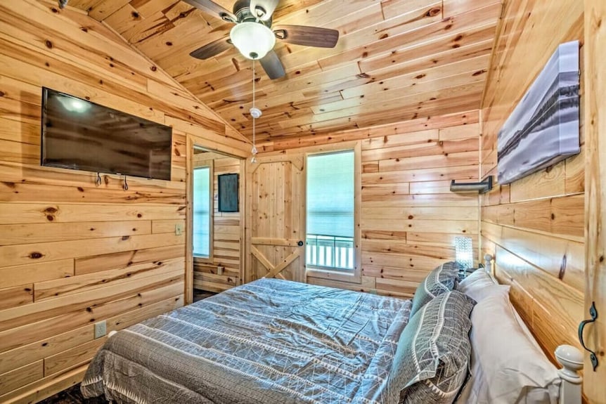 Mammoth Cave Cabin Rentals 1 - 12.8 Miles From Mammoth Cave National Park - Nolin Lake State Park