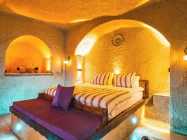 Erva Hammam Jacuzzi Cave Suite | Roupas de cama premium, individualmente decorados