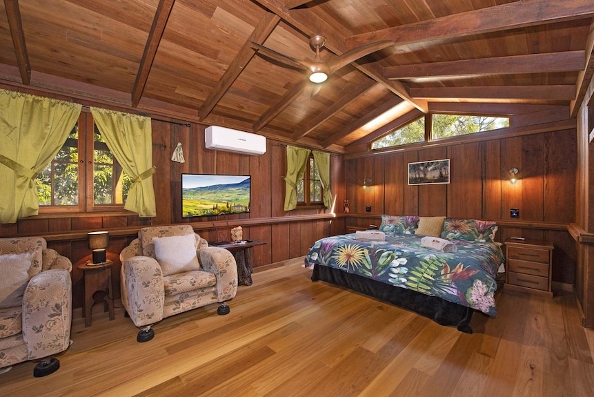 Romantic Timber Cabin On 75 Acres With Outdoor Bath - Hervey Bay