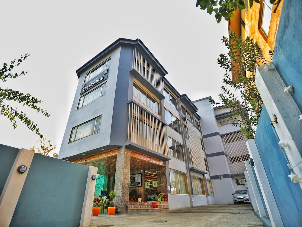Hotel The Montreal Near By Dal Lake - Srinagar