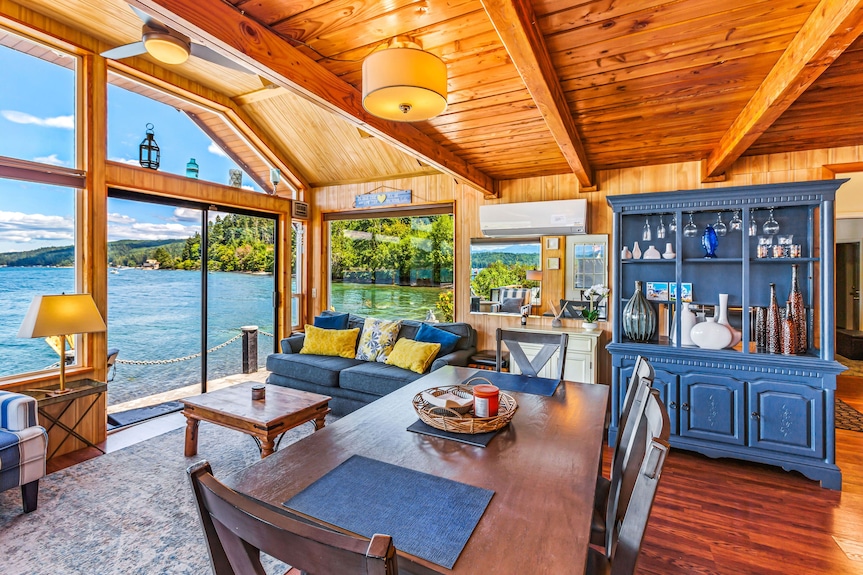 Hood Canal Waterfront W/ Hot Tub & Dock - Shelton, WA