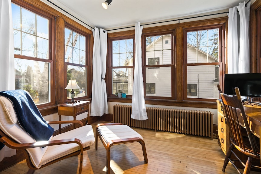 Home Walking Distance To All Downtown Sturgeon Bay! Across From Coffee House! - Sturgeon Bay