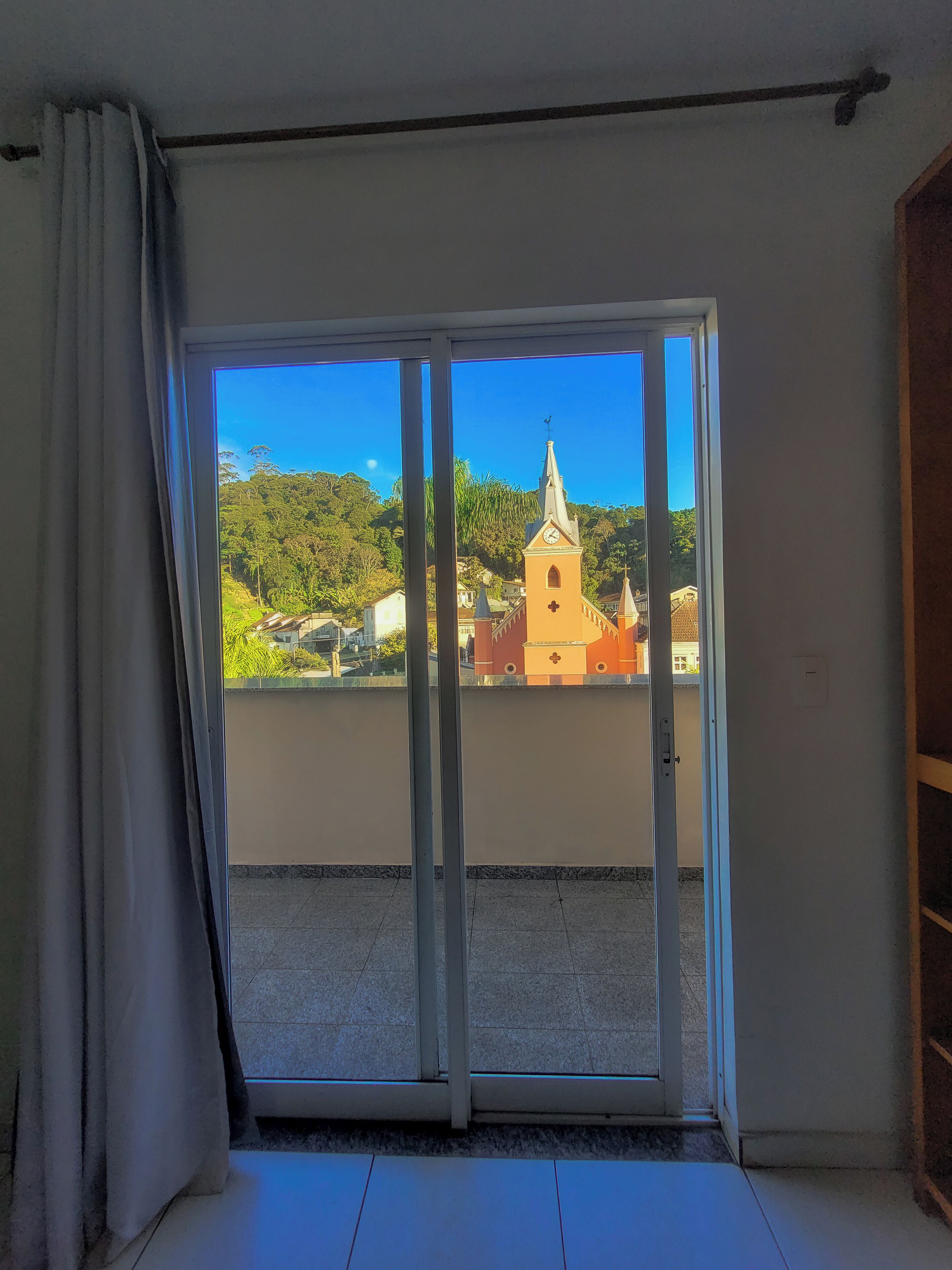 Quarto casal ou duplo premium | Área de estar | TV