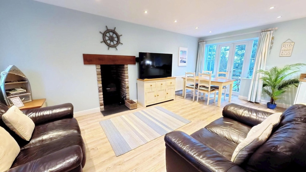 Stunning Coastal Cottage - Sleeping 6 In 2 Bedrooms - Pool And Beach Access Included. - Yorkshire