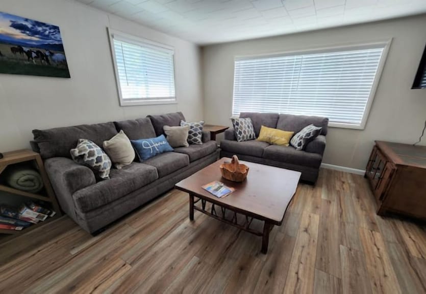 Easy Living ~ Easy Playing, Just A 5 Minute Walk From Down Town Cody. - Wyoming