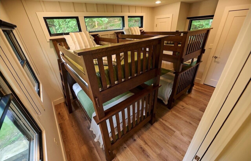Valley Overlook, Peninsula, Ohio - Luxury Cabin Adjoins National Park - Peninsula, OH