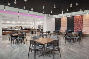 Pequeno-almoço continental diário incluído 