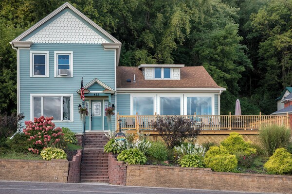 Big River Escape Grandview Manse - Merrick State Park, Fountain City