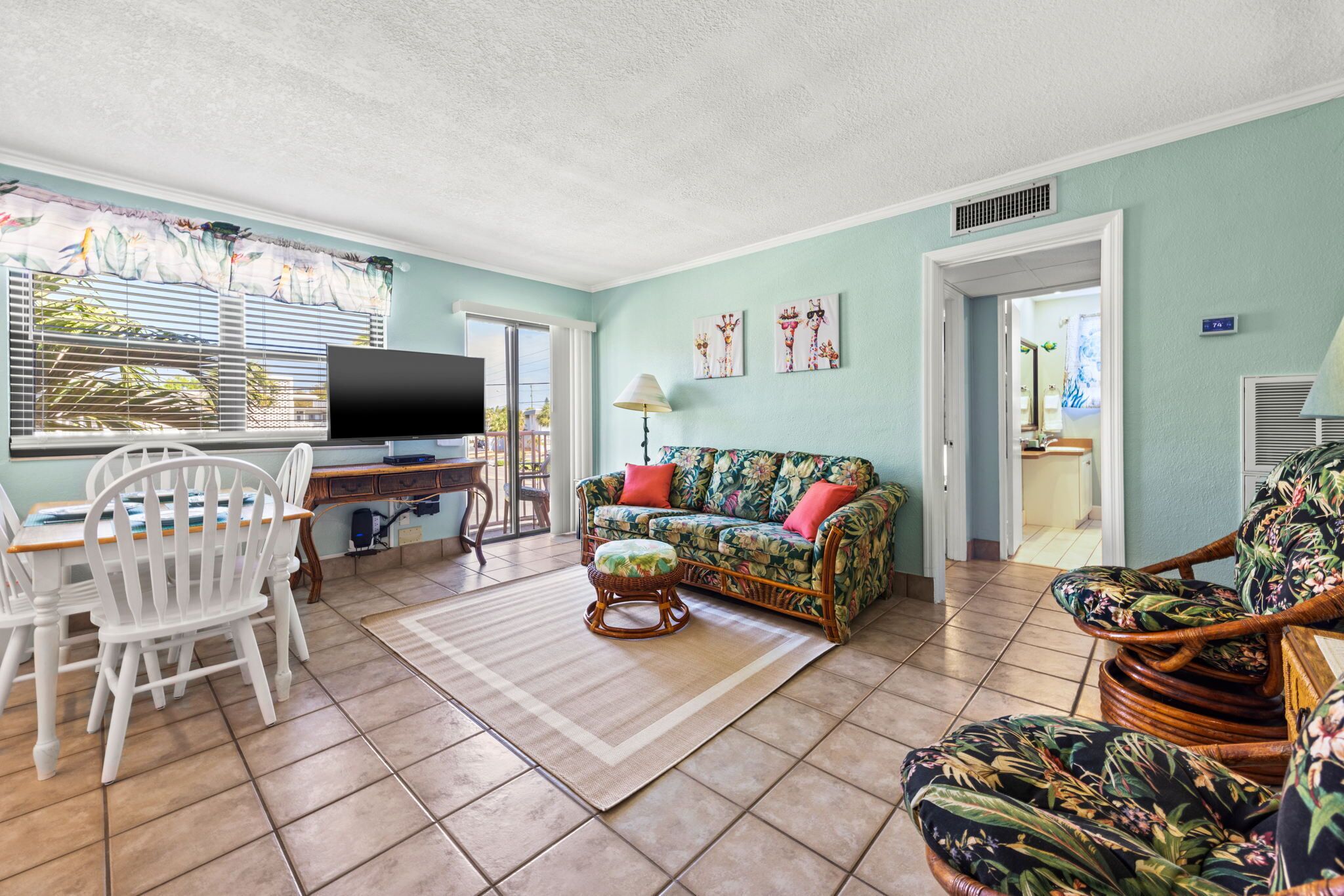 Condo In Beachfront Resort With Heated Pool, Beach Gear & Coffee Corner - St. Pete Beach, FL
