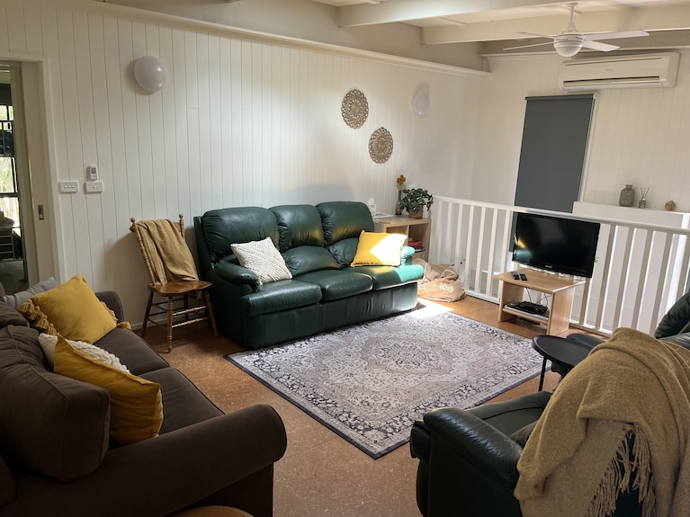 A Special Place For Families & Travellers On The River Bank In Jamieson Town. - Eildon