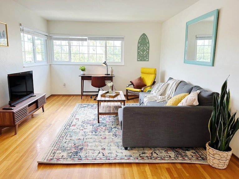 Peaceful 2 Bedroom Upstairs Unit! - Coronado