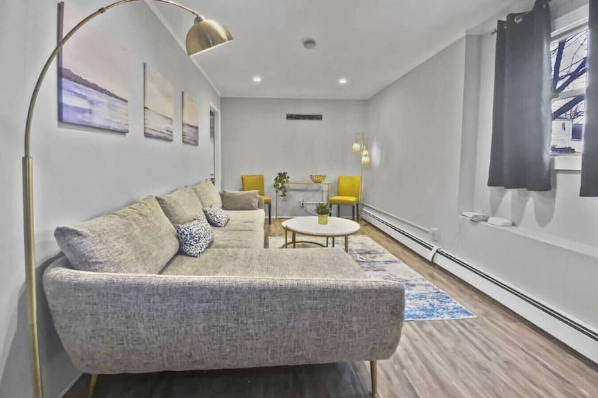 Charming Getaway: Bespoke Comfort, Prime Location - New Canaan, CT