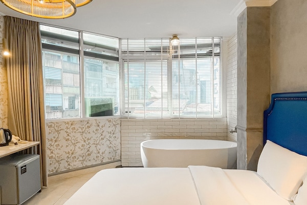 Quarto casal superluxo | Individualmente decorados, individualmente mobiliados, escrivaninha