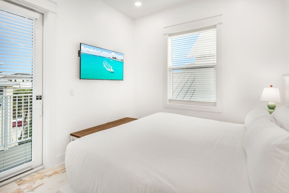 Perfect For Corporate Retreats! Resort Style Property! 18 Bedrooms! Steps To The Gulf! - Miramar Beach, FL