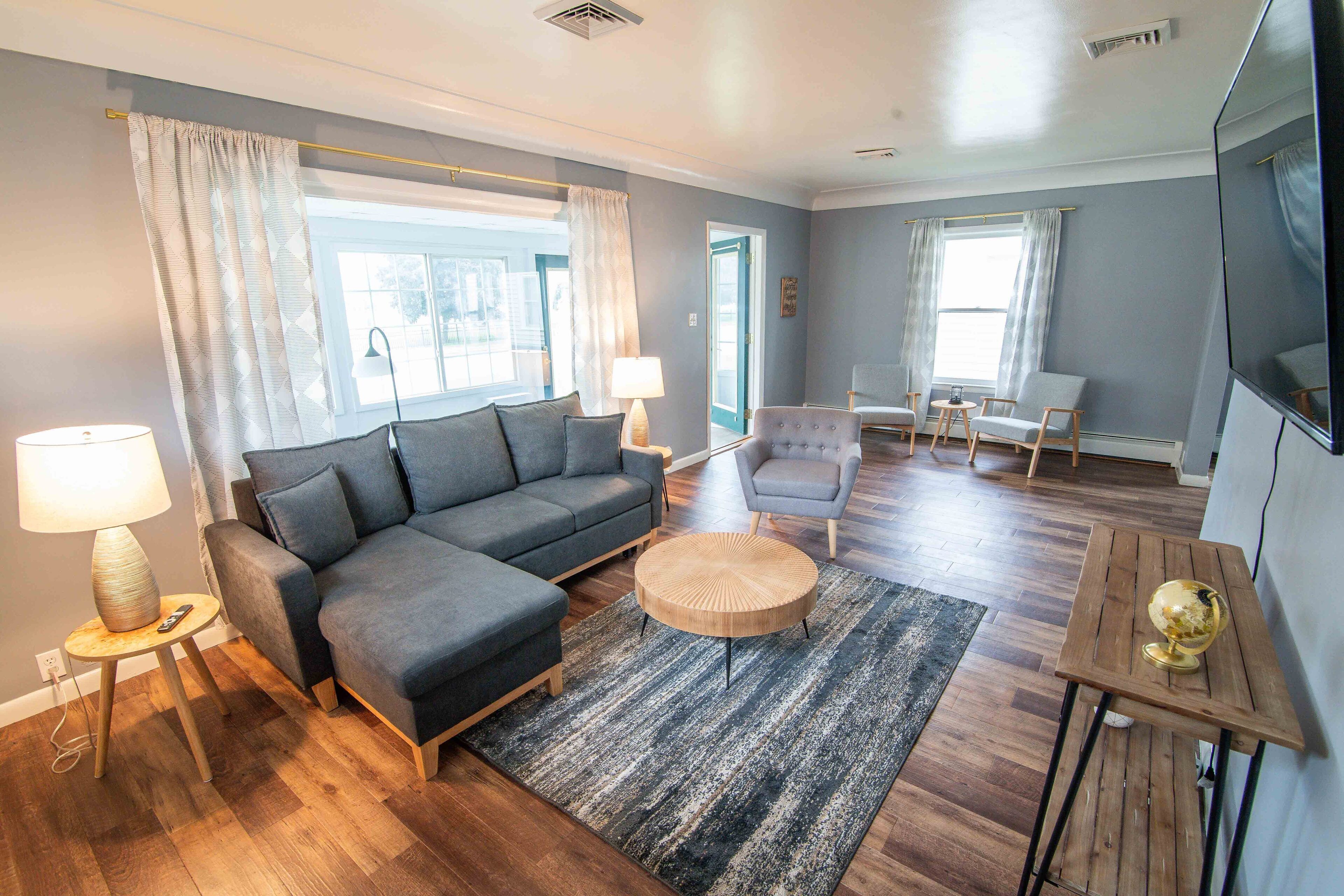 Port Clinton Lake House! 10 Minute Walk To Jet Express And Town Center - Port Clinton, OH