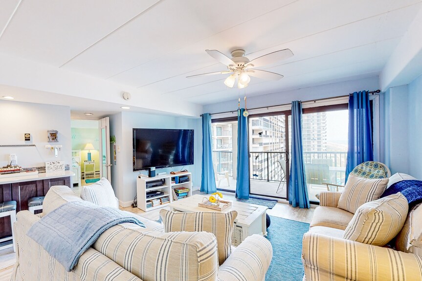 Beachfront Condo With Ocean Views, Pool, Private Balcony, & Beach Access - フェンウィック・アイランド, DE