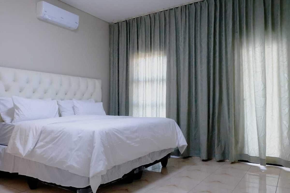 Quarto casal júnior | Ferros/tábuas de passar roupa, Wi-Fi de cortesia