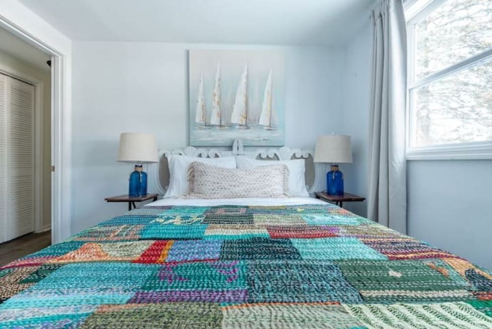 Blue Beach Cottage - 5 Minute Walk To Private Beach! - Wisconsin