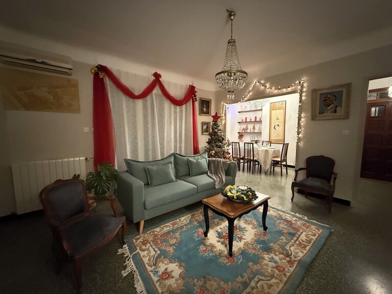 Charme De Maison De Famille Fleurie Au Calme - Arlés