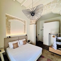 Quarto luxo | Edredons de pluma, frigobar, cofres nos quartos, Wi-Fi de cortesia