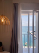 Quarto luxo, sacada, vista para o mar | Vista da sacada