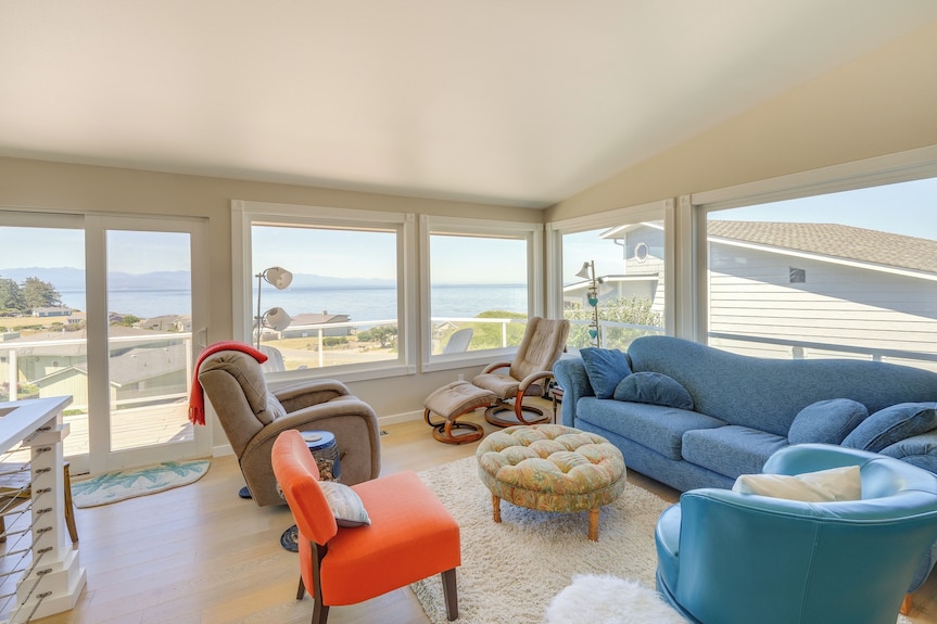 Stunning Home In Coupeville W/ Deck + Beach Access - Whidbey Island, WA