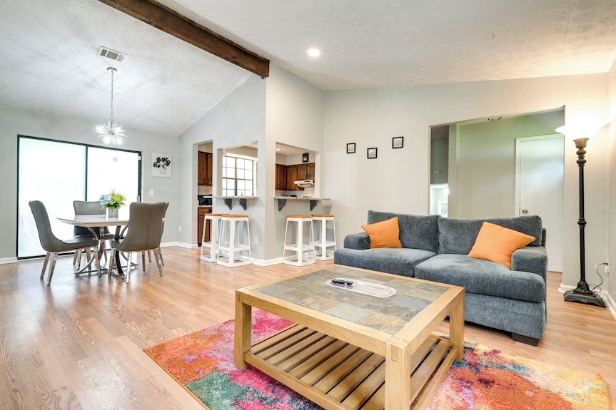 Fairburn Home W/ 2 Decks, Grill & Outdoor Dining! - Fairburn, GA