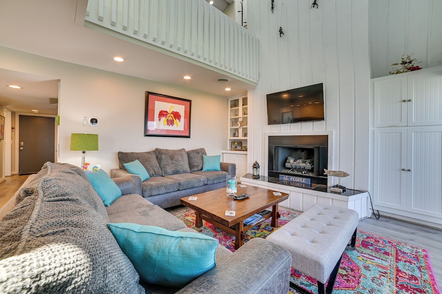 Luxury Lakefront Boyne City Townhome W/ Views! - Boyne City, MI