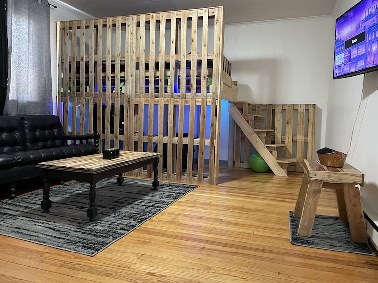 1892 Historical Apartment - Minnesota