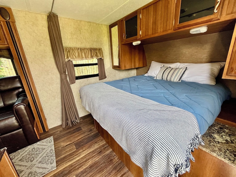 Hide Away Camper - Montana