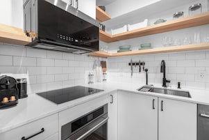 Casa de Férias | Cozinha privada | Um frigorífico/congelador grande, um micro-ondas, um forno 