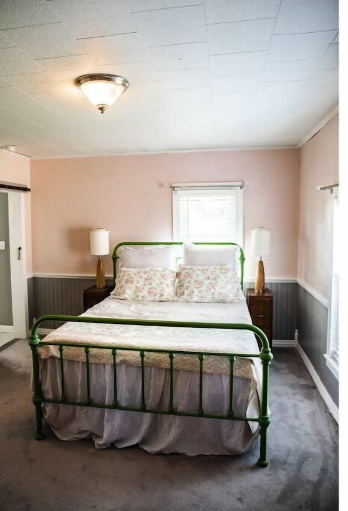 Granny's House By Coleman Vault - Aurora, MO