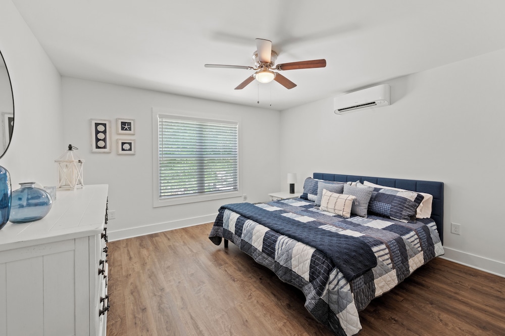 A New Beautifully Decorated Lake Home With Great Outdoor Living Space - Milledgeville, GA