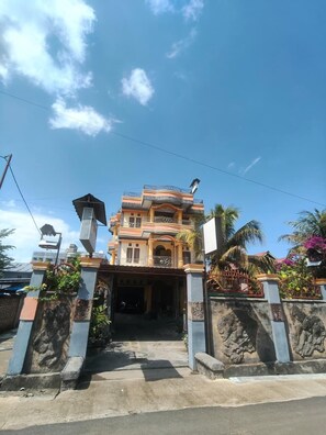 Fachada da propriedade