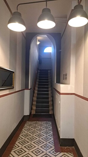Depandance (Raggiungibile con una rampa di scale) | 1 quarto, edredões de penas, minibar, cofre no quarto 