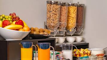 Café da manhã com buffet grátis todos os dias