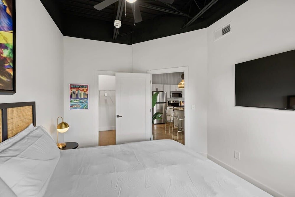 Stylish Loft | Sleeps 2 | Pets Welcome | Near Bna - Nashville, IN