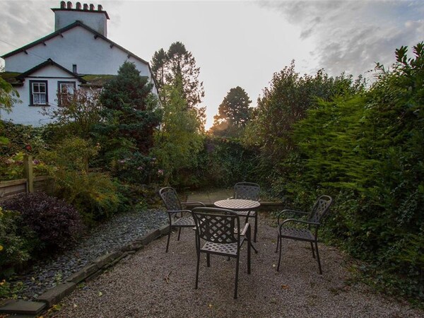 Rustic Cottage, Pet Friendly, With Open Fire In Bowness-on-windermere - Windermere