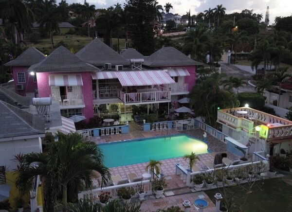 Pink Hibiscus Villa - Montego Bay