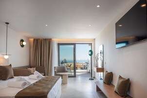 Quarto superior, vista para o mar | Cofres nos quartos, ferros/tábuas de passar roupa, Wi-Fi de cortesia