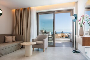 Quarto superior, vista para o mar | Cofres nos quartos, ferros/tábuas de passar roupa, Wi-Fi de cortesia