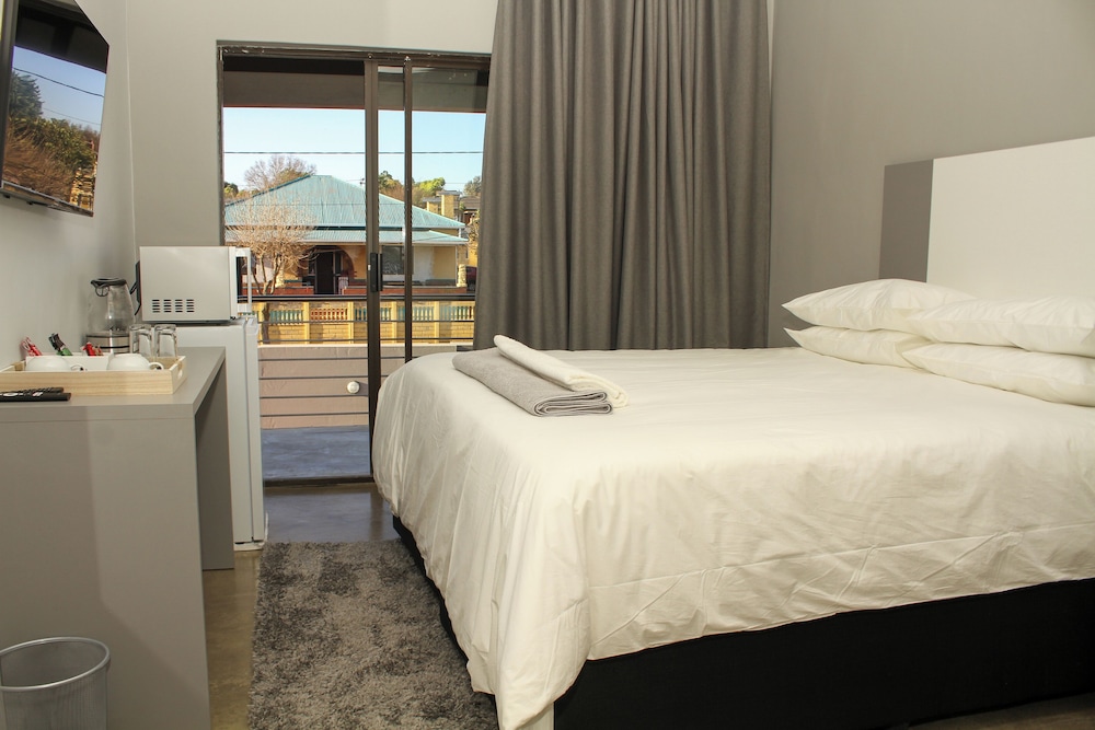 Alu Boutique Hotel Offers Personalized Service With Big Spacious Bedrooms . - Krugersdorp