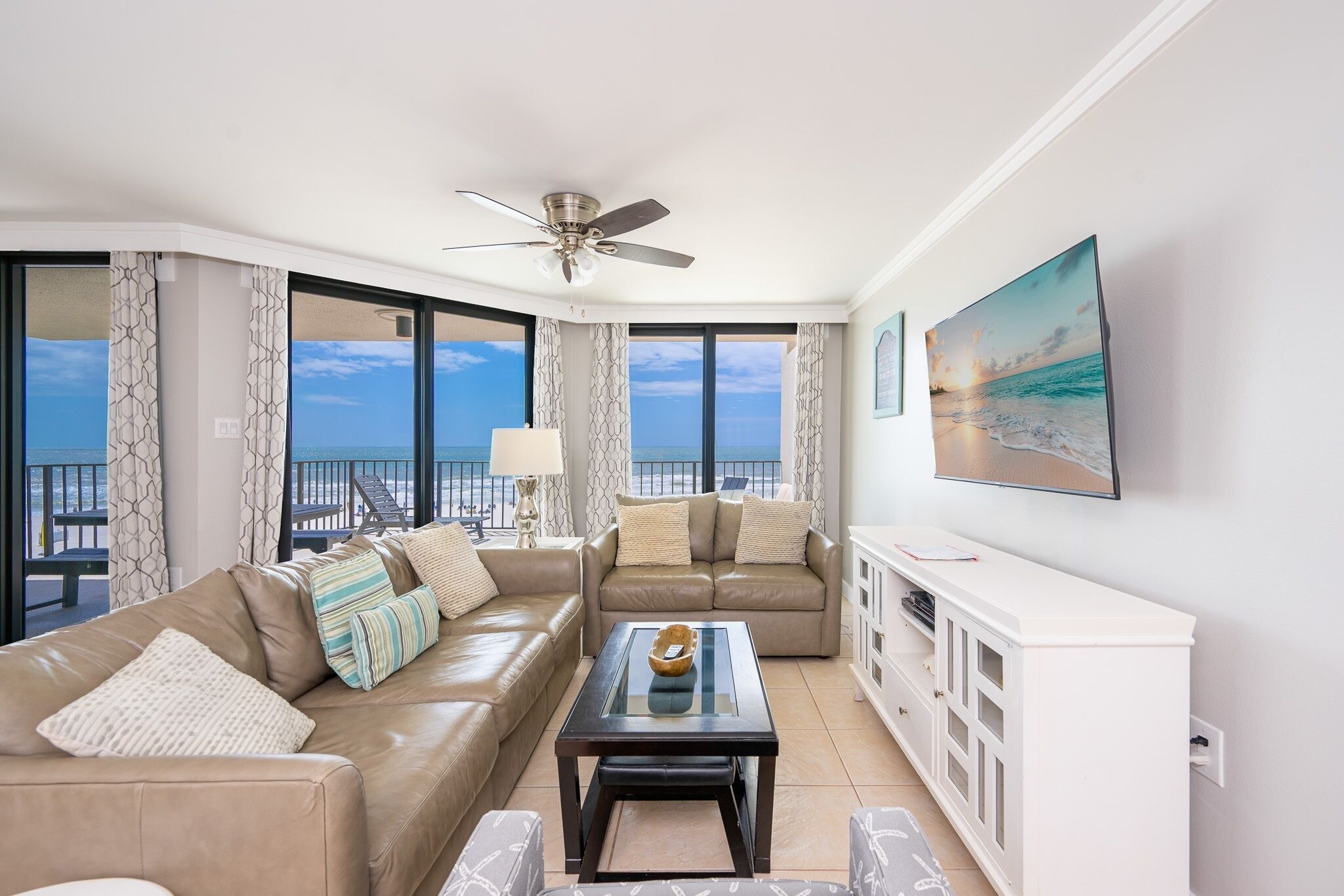 Condo, 3 quartos | Área de estar