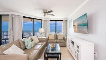 Condo, 3 quartos | Área de estar