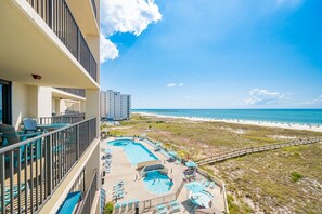 Apartamento em Condomínio Fechado, 3 quartos | Piscina | Piscina interior, piscina exterior