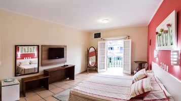 Quarto Familiar | 1 quarto, minibar, cofre no quarto, com mobília individualizada