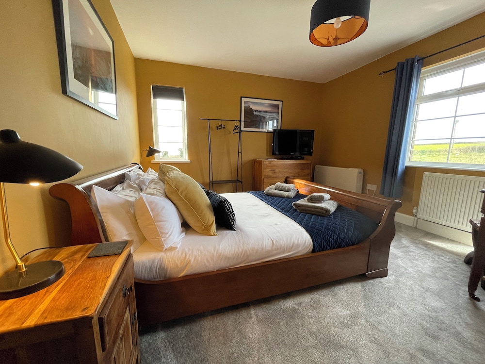 Rame View - Double Bedroom With En-suite - Cawsand